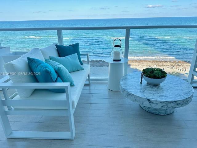 Luxury apartment complex for rent in Hollywood, Florida