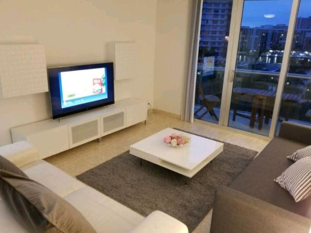 Luxury apartment complex for rent in Hollywood, Florida