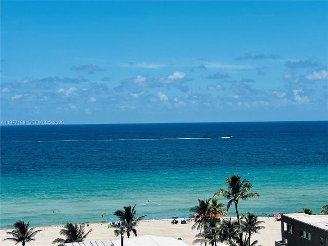 Luxury apartment complex for rent in Hollywood, Florida