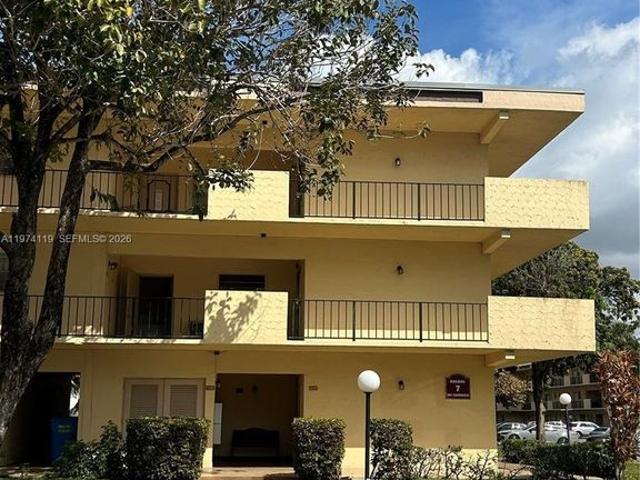 Luxury apartment complex for rent in Hollywood, Florida