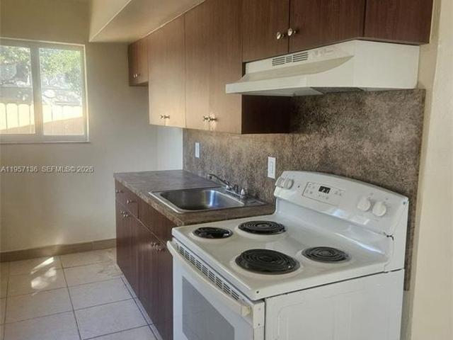 Luxury apartment complex for rent in Hollywood, Florida