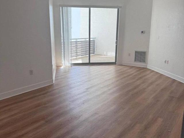 Luxury apartment complex for rent in Hollywood, United States