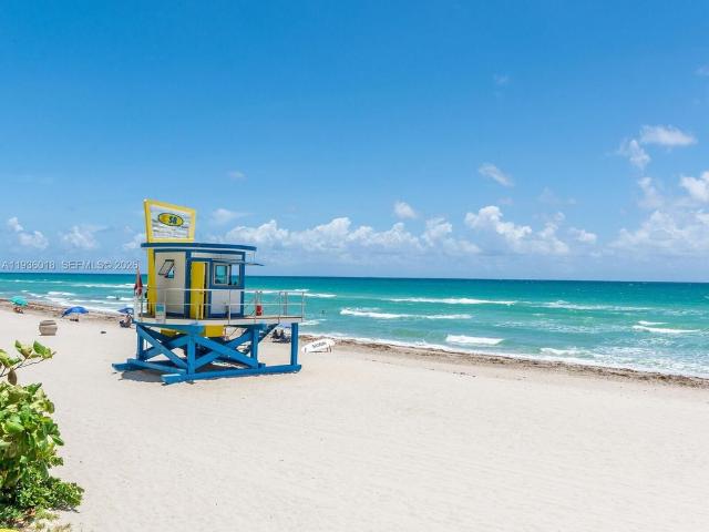Luxury apartment complex for rent in Hollywood, Florida
