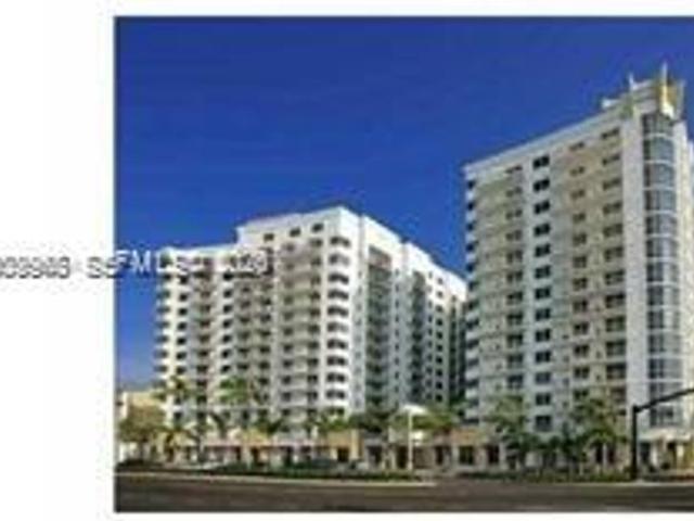 Luxury apartment complex for rent in Hollywood, Florida