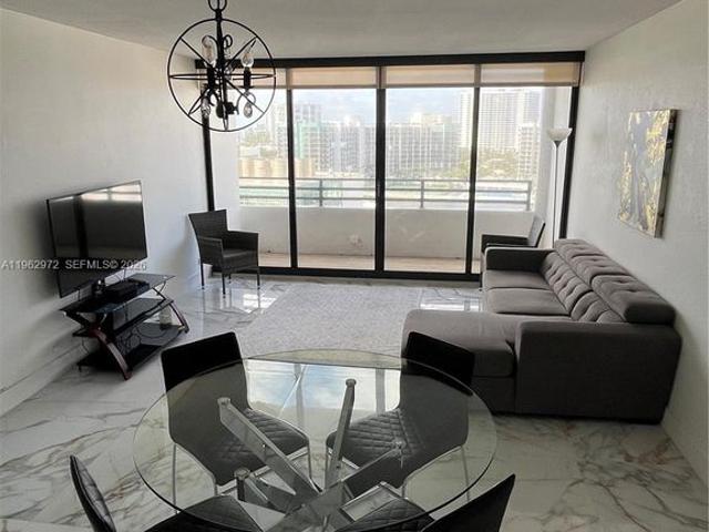 Luxury apartment complex for rent in Hollywood, Florida