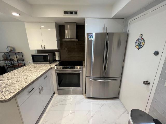 Luxury apartment complex for rent in Hollywood, Florida