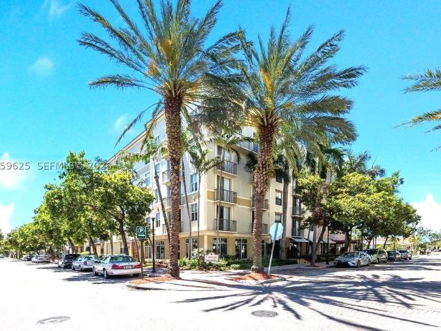 Luxury apartment complex for rent in Hollywood, Florida