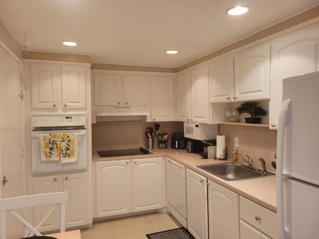 Luxury apartment complex for rent in Hollywood, Florida