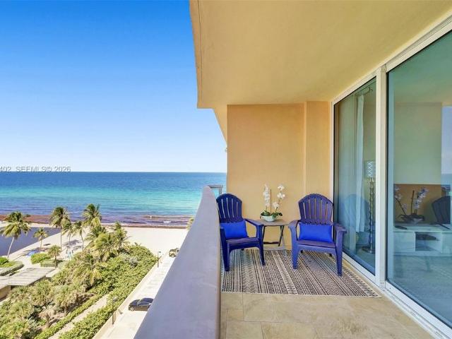 Luxury apartment complex for rent in Hollywood, United States