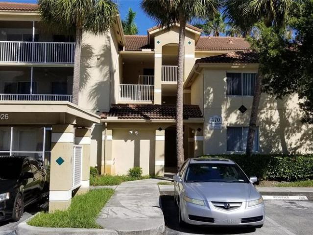 Luxury apartment complex for rent in Hollywood, United States
