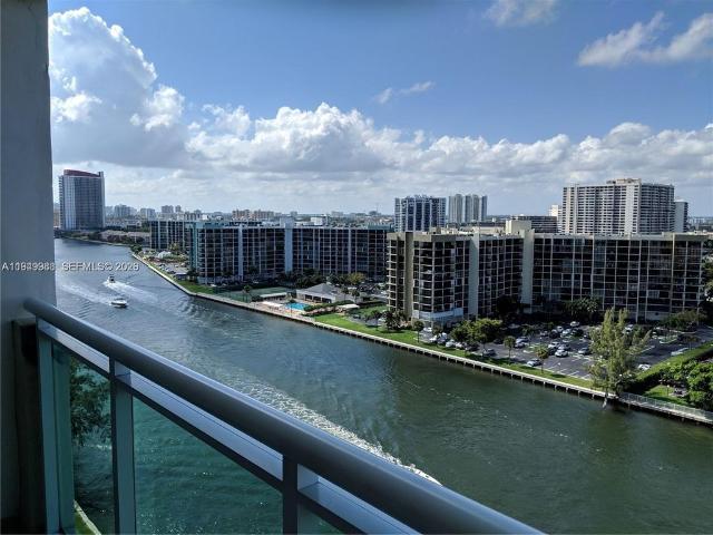 Luxury apartment complex for rent in Hollywood, United States