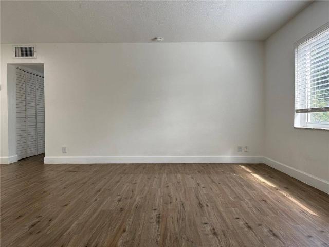 Luxury apartment complex for rent in Hollywood, United States