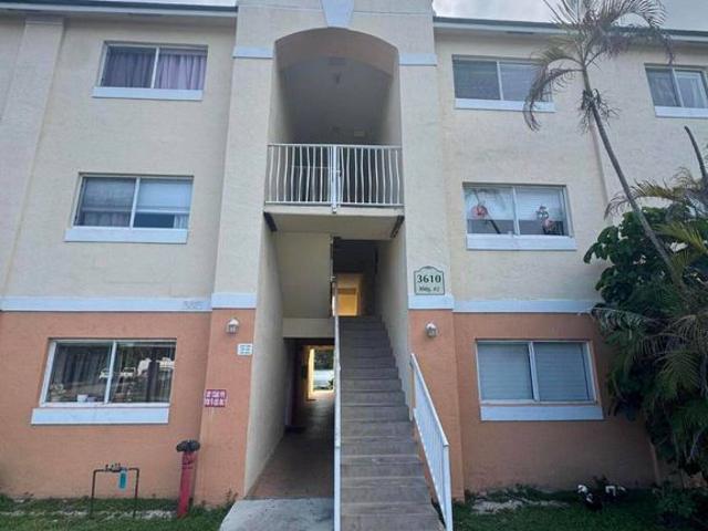 Luxury apartment complex for rent in Hollywood, United States