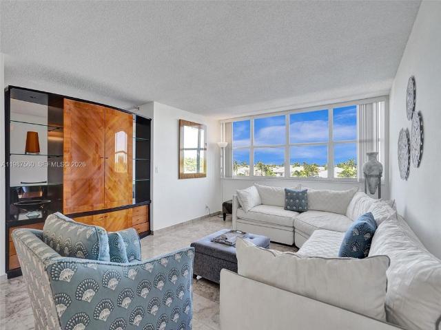 Luxury apartment complex for rent in Hollywood, United States
