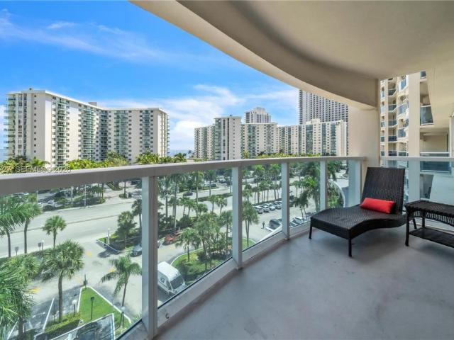 Luxury apartment complex for rent in Hollywood, United States