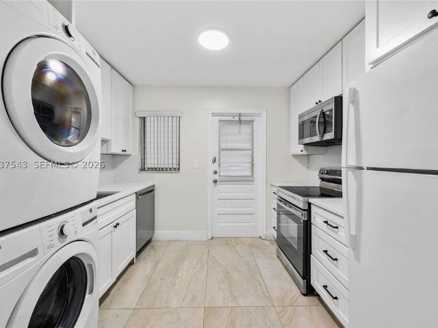 Luxury apartment complex for rent in Hollywood, United States