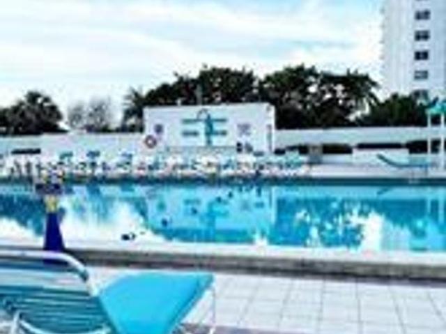Luxury apartment complex for rent in Hollywood, United States