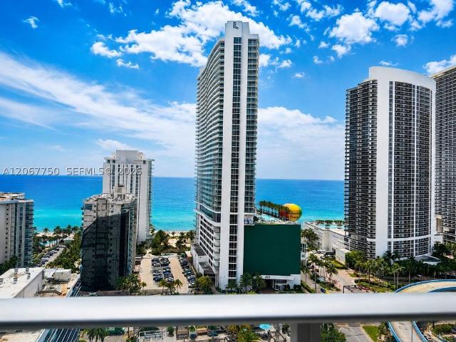 Luxury apartment complex for rent in Hollywood, United States