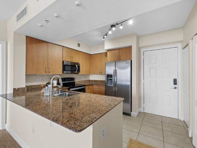 Luxury apartment complex for rent in Hollywood, United States