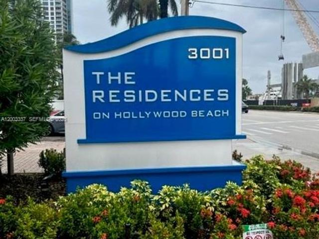 Luxury apartment complex for rent in Hollywood, United States