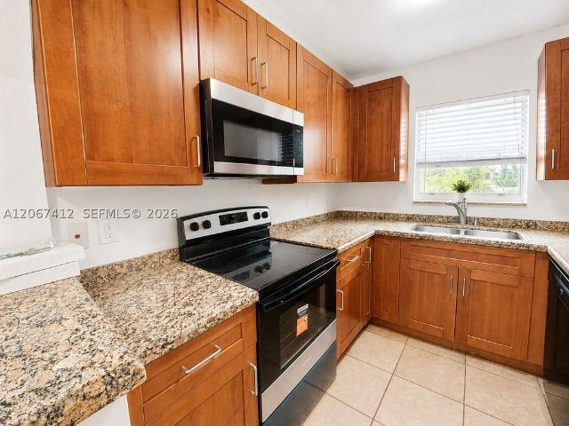 Luxury apartment complex for rent in Hollywood, United States