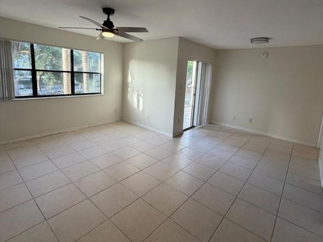 Luxury apartment complex for rent in Hollywood, United States