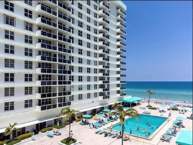 Luxury apartment complex for rent in Hollywood, United States