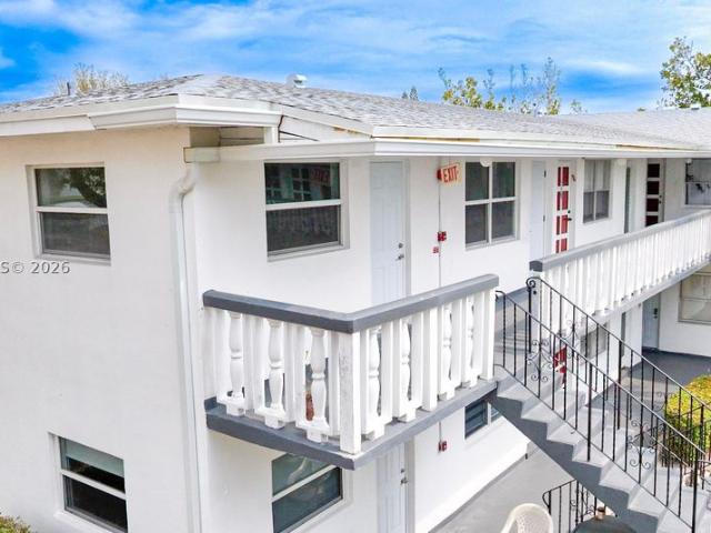 Luxury apartment complex for rent in Hollywood, United States