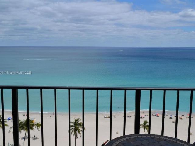 Luxury apartment complex for rent in Hollywood, United States