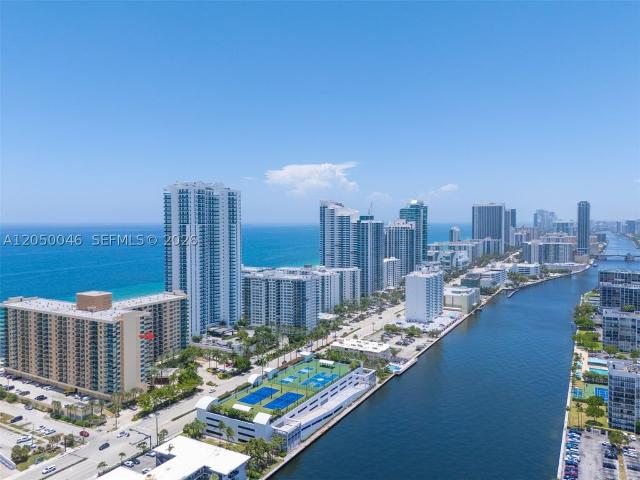 Luxury apartment complex for rent in Hollywood, United States