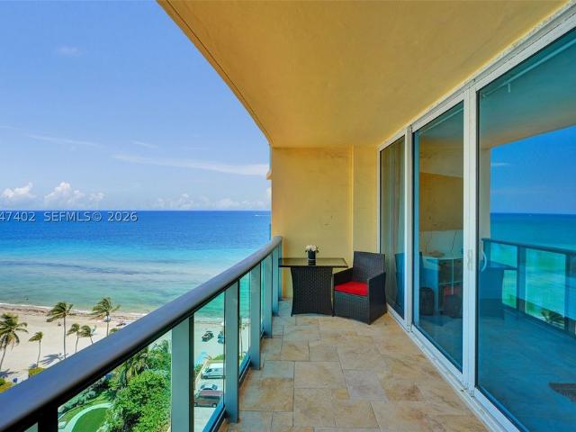 Luxury apartment complex for rent in Hollywood, United States