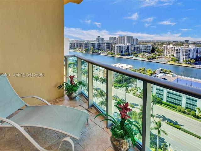 Luxury apartment complex for rent in Hollywood, United States