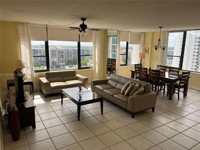 Luxury apartment complex for rent in Hollywood, United States
