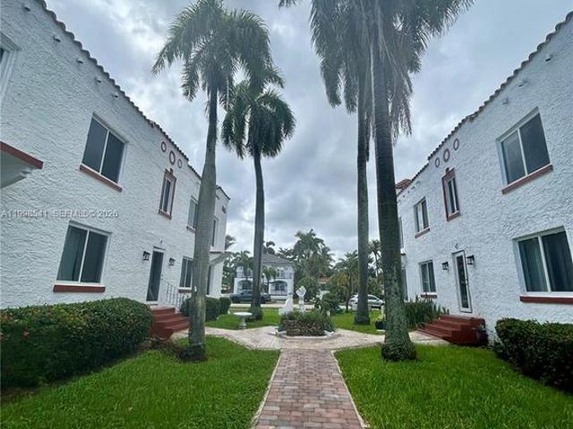 Luxury apartment complex for rent in Hollywood, United States