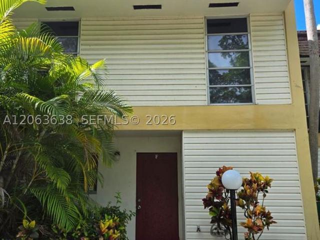 Luxury apartment complex for rent in Hollywood, United States