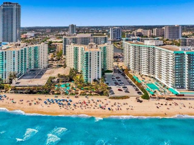 Luxury apartment complex for rent in Hollywood, United States