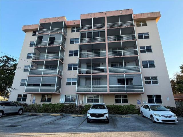 Luxury apartment complex for rent in Hollywood, United States