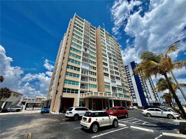 Luxury apartment complex for rent in Hollywood, United States