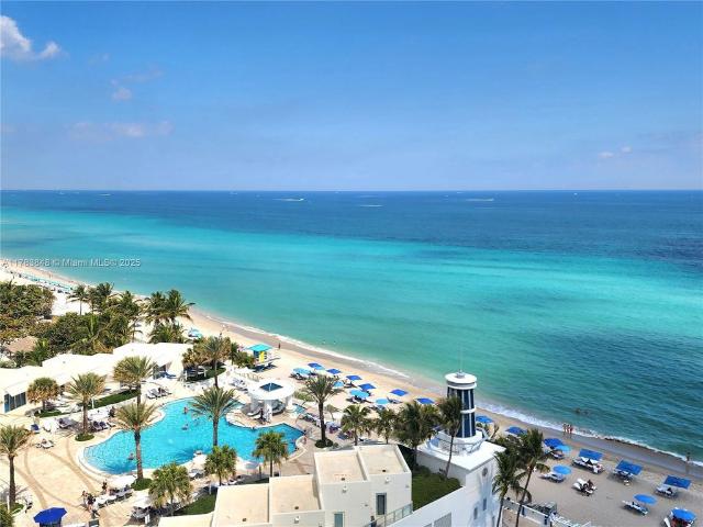 Luxury apartment complex for rent in Hollywood, United States