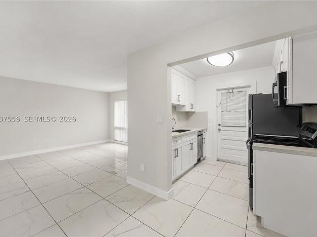 Luxury apartment complex for rent in Hollywood, United States