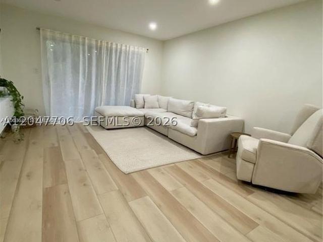 Luxury apartment complex for rent in Hollywood, United States