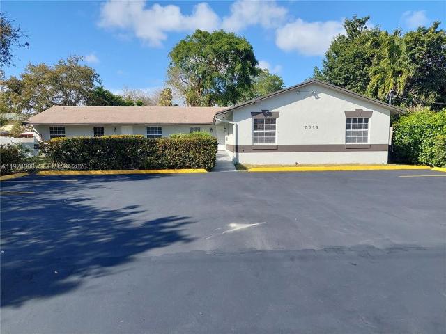 Luxury apartment complex for rent in Hollywood, United States