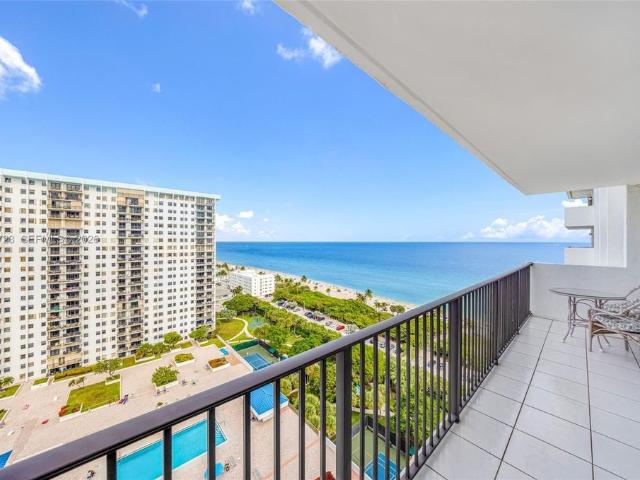 Luxury apartment complex for rent in Hollywood, United States