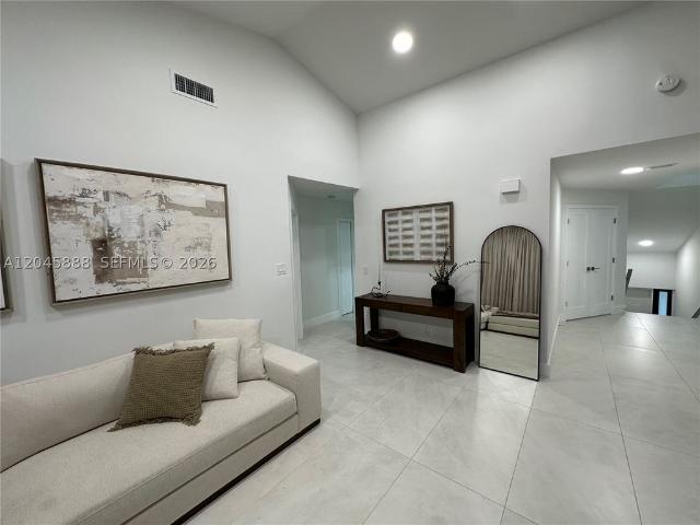Luxury apartment complex for rent in Hollywood, United States