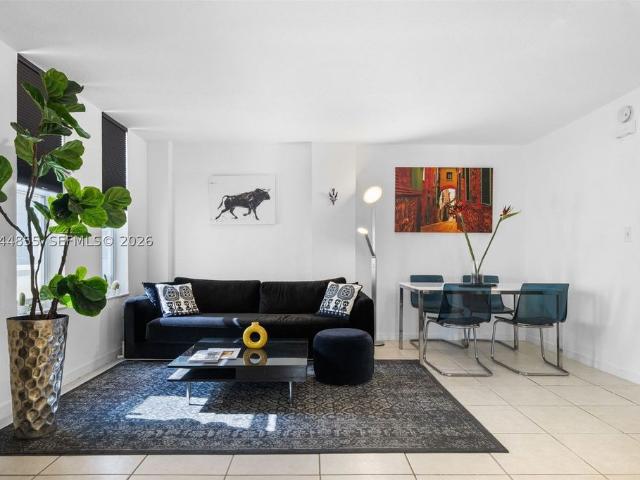 Luxury apartment complex for rent in Hollywood, United States