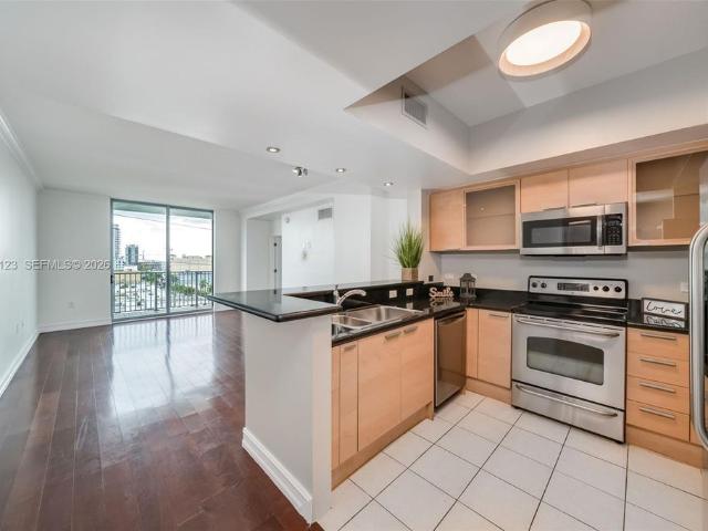 Luxury apartment complex for rent in Hollywood, United States