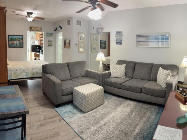 Luxury apartment complex for rent in Hollywood, United States