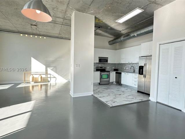 Luxury apartment complex for rent in Hollywood, United States