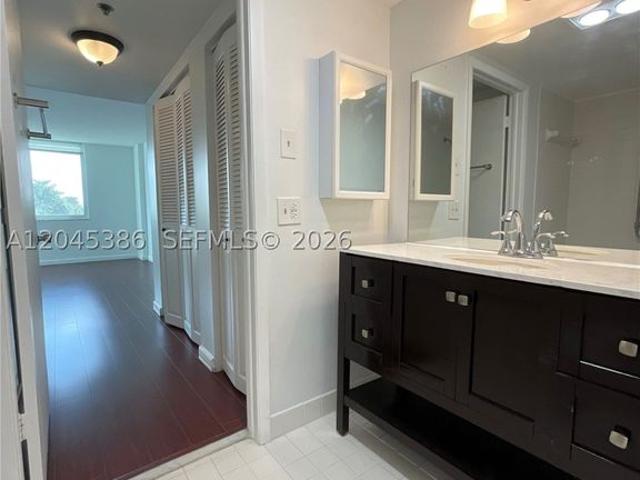 Luxury apartment complex for rent in Hollywood, United States