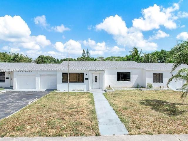 Luxury apartment complex for rent in Hollywood, United States